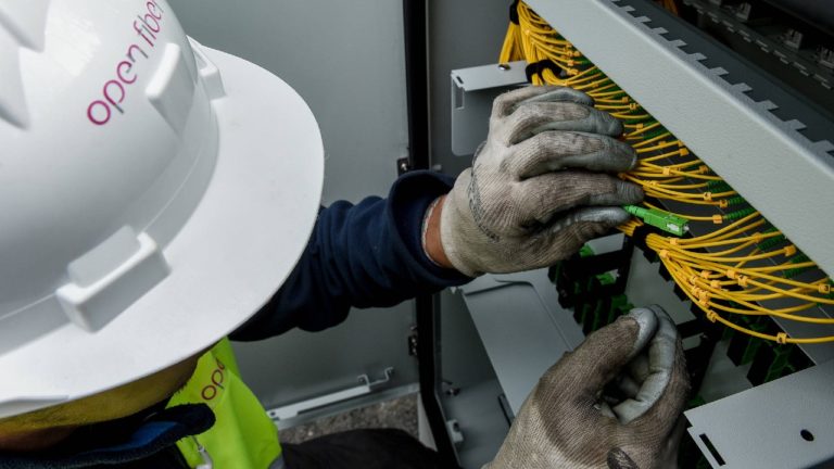 Open Fiber, armadio fibra ottica – TeleMagazine.it